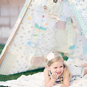 patchwork tent tutorial for photo prop via lilblueboo.com - Ashley ...